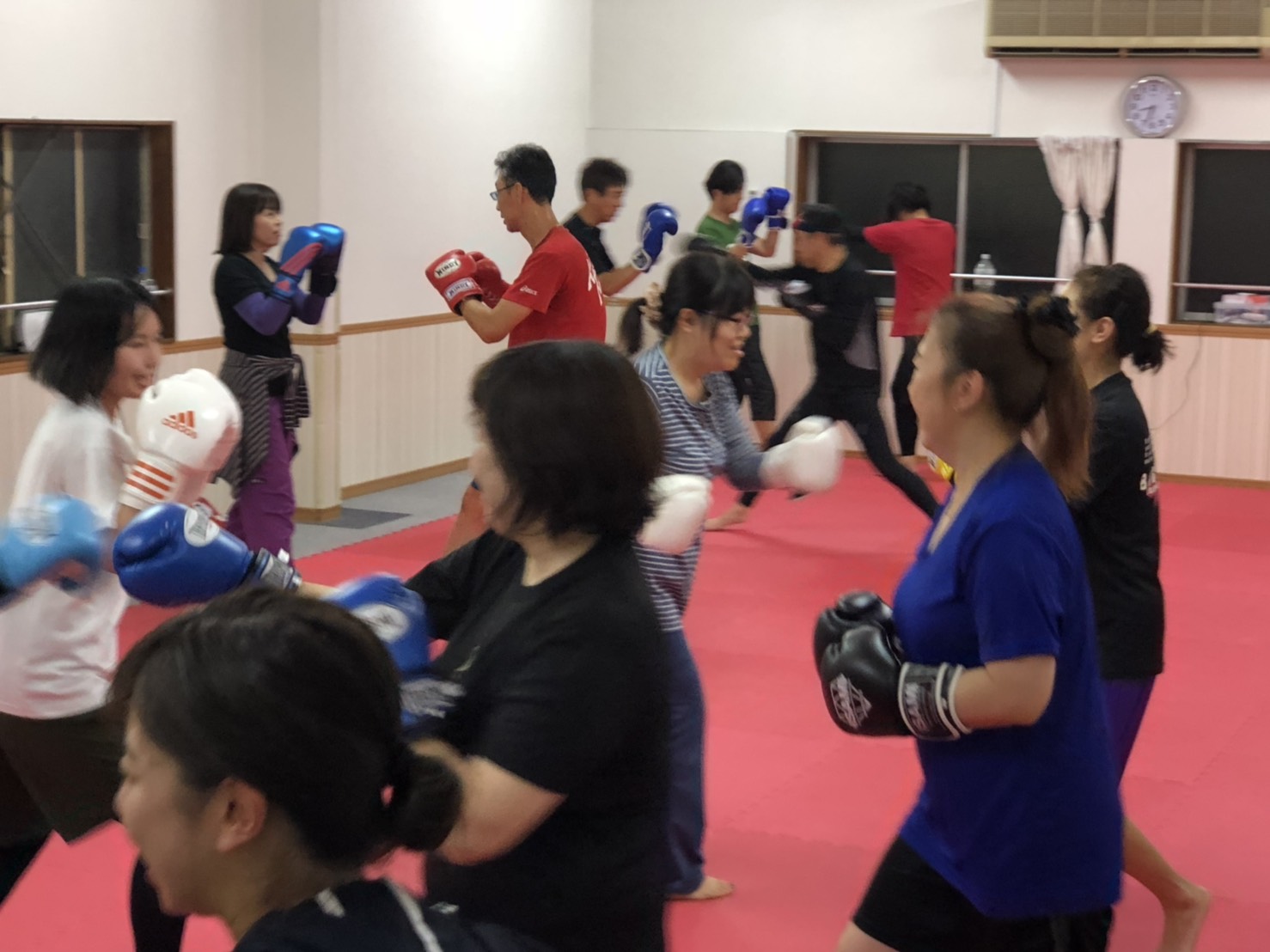 ☆10月18日、本日も体験レッスンに複数ご参加頂き、大変盛り上がっております☆ | RAITO（ライト）｜エクササイズキックボクシングスタジオ